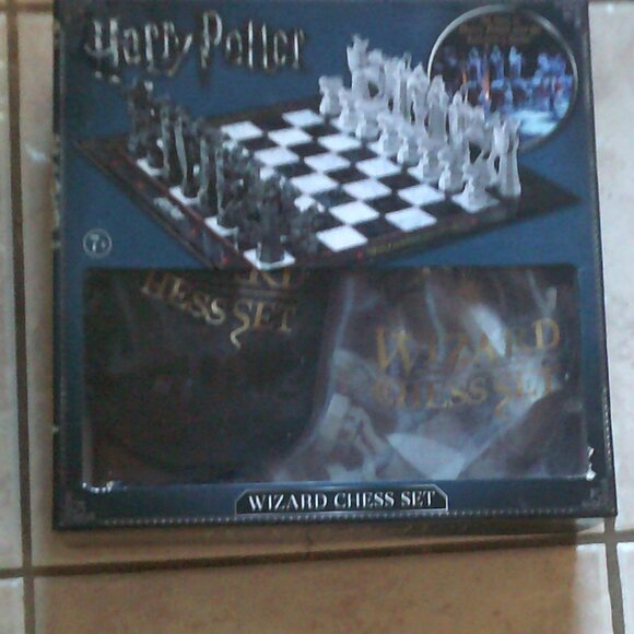 Noble Collection | Games | Harry Potter Wizard Chess Set The Noble ...